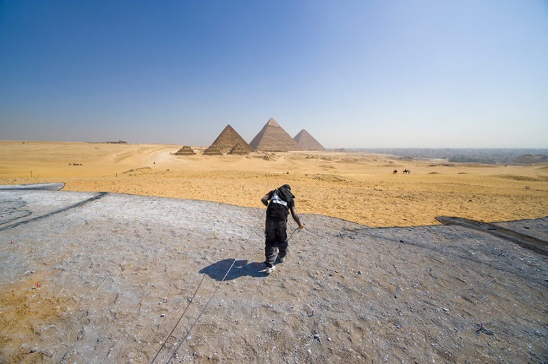 Saype’s ‘Beyond Walls’ Reaches the Pyramids: New Chapter in Giza ...