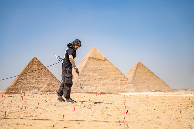Saype’s ‘Beyond Walls’ Reaches the Pyramids: New Chapter in Giza ...